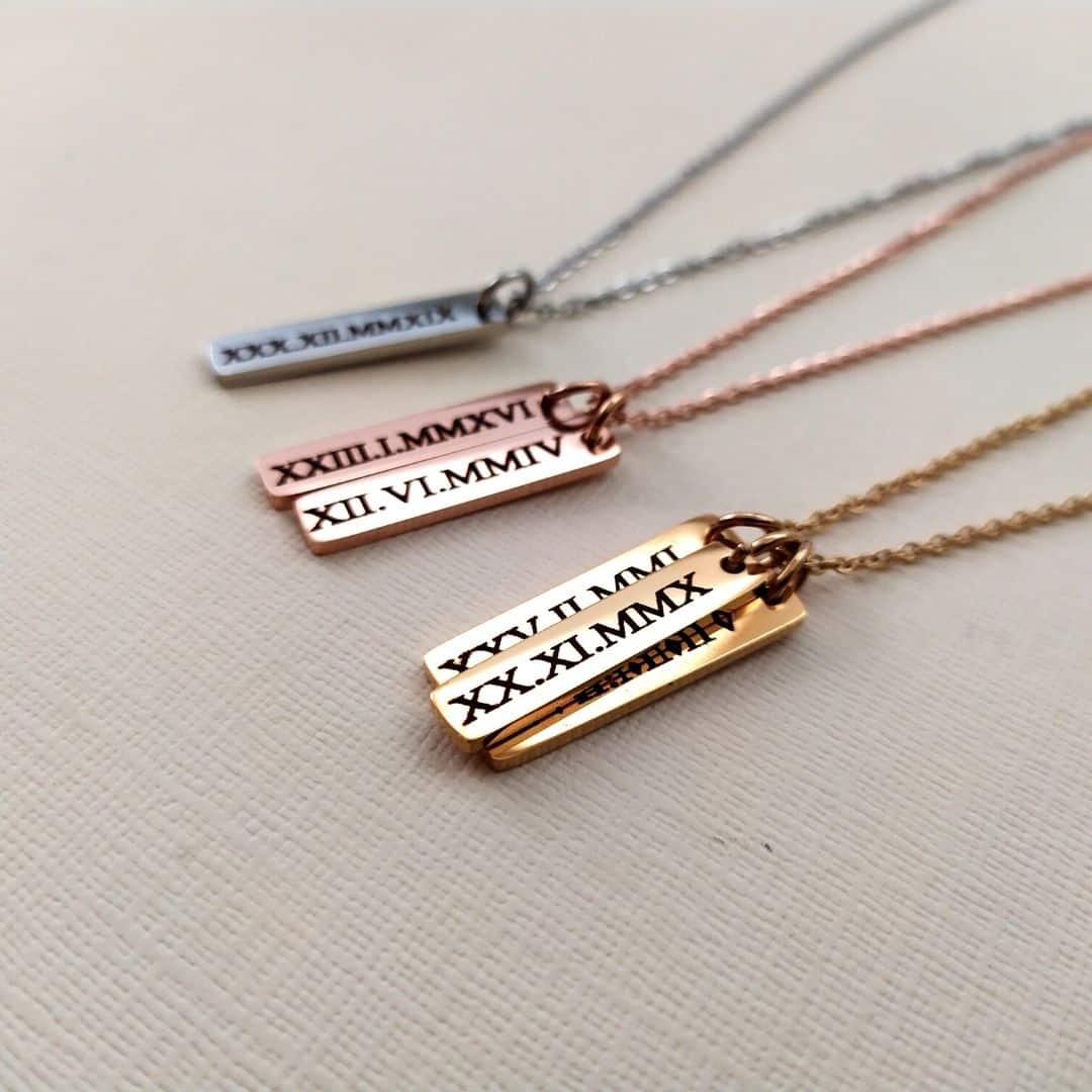 Roman Numerals Bar Necklace - Charm Bear