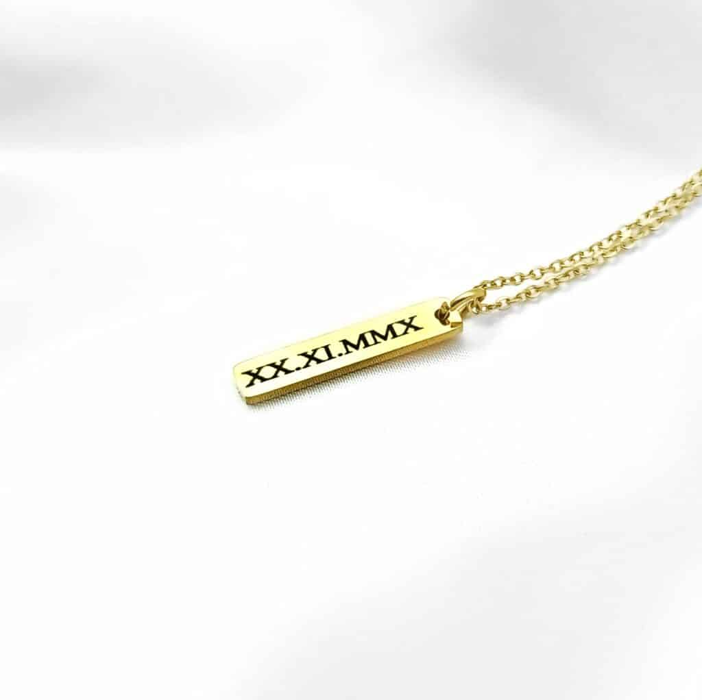 Roman Numerals Bar Necklace - Charm Bear