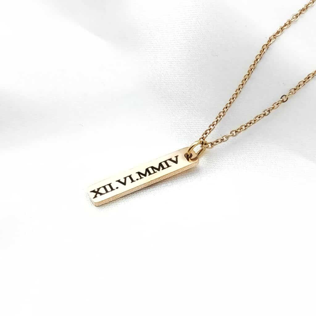 Roman Numerals Bar Necklace - Charm Bear