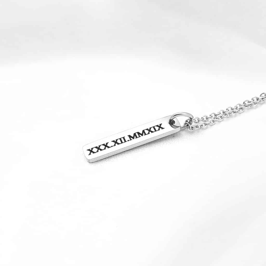 Roman Numerals Bar Necklace - Charm Bear