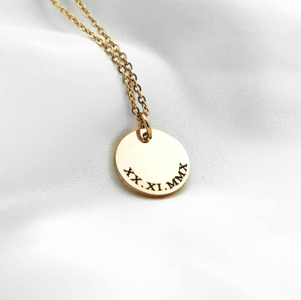 Roman Numerals Disc Necklace - Charm Bear
